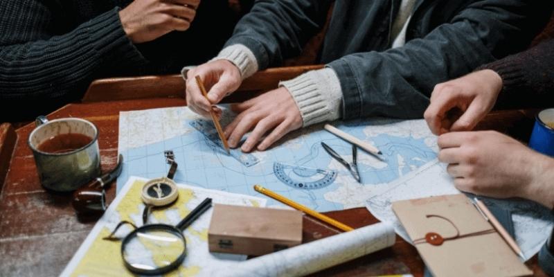 How to plot a course to steer on a nautical chart - savvy navvy